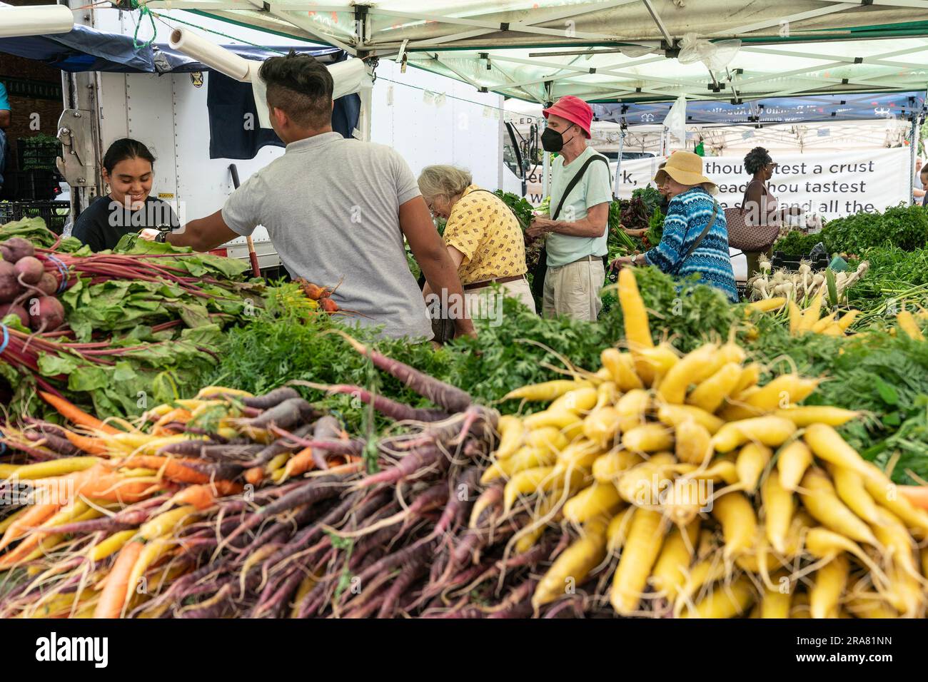 New York, USA. 01st July, 2023. People flocked to buy vegetables ...