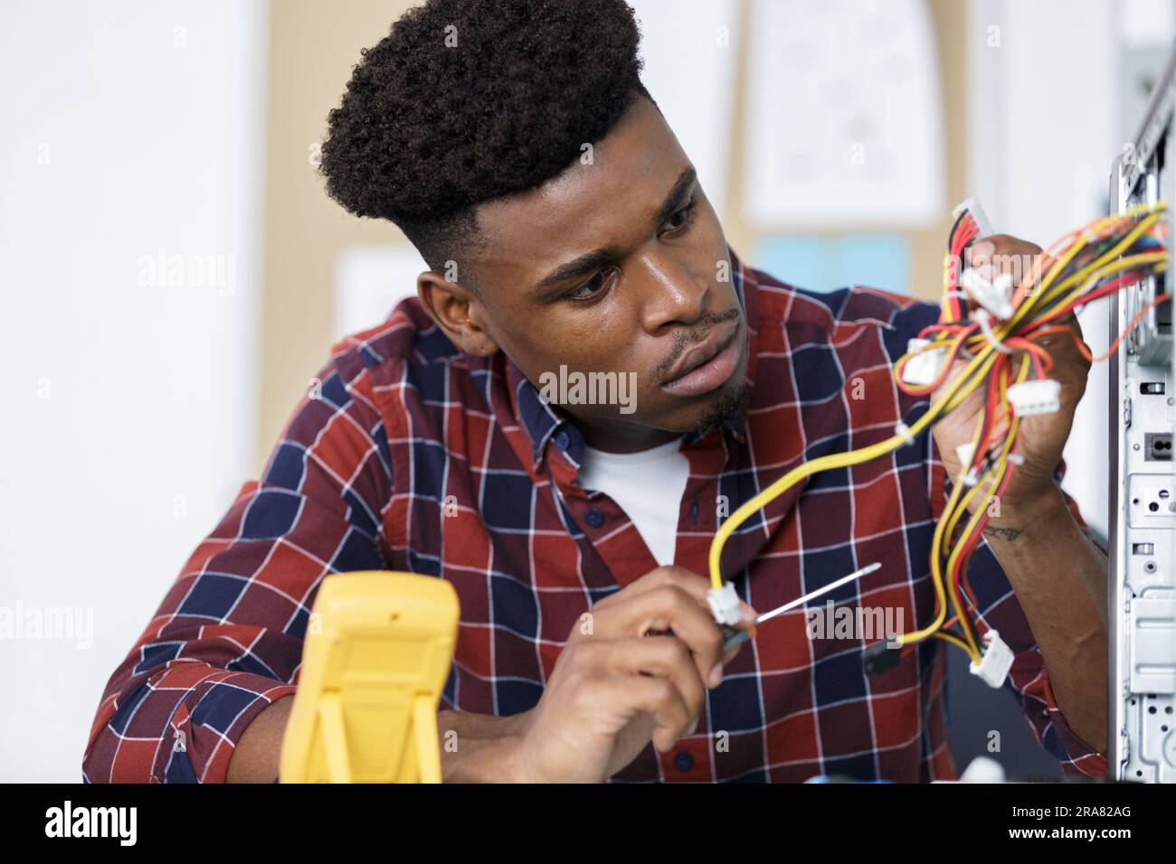 Cooler in hand man hi-res stock photography and images - Alamy