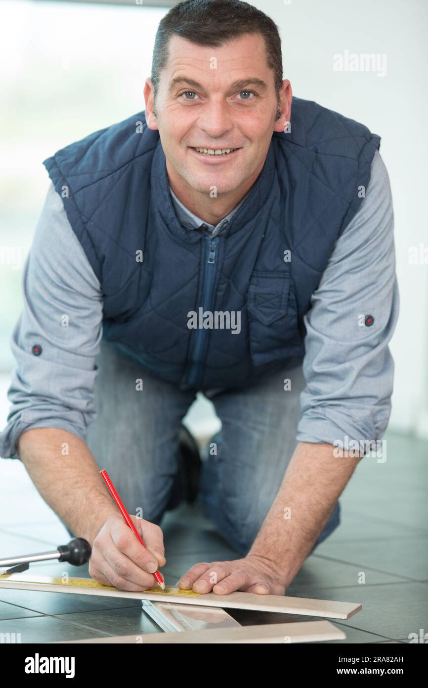 man tiling floor Stock Photo - Alamy