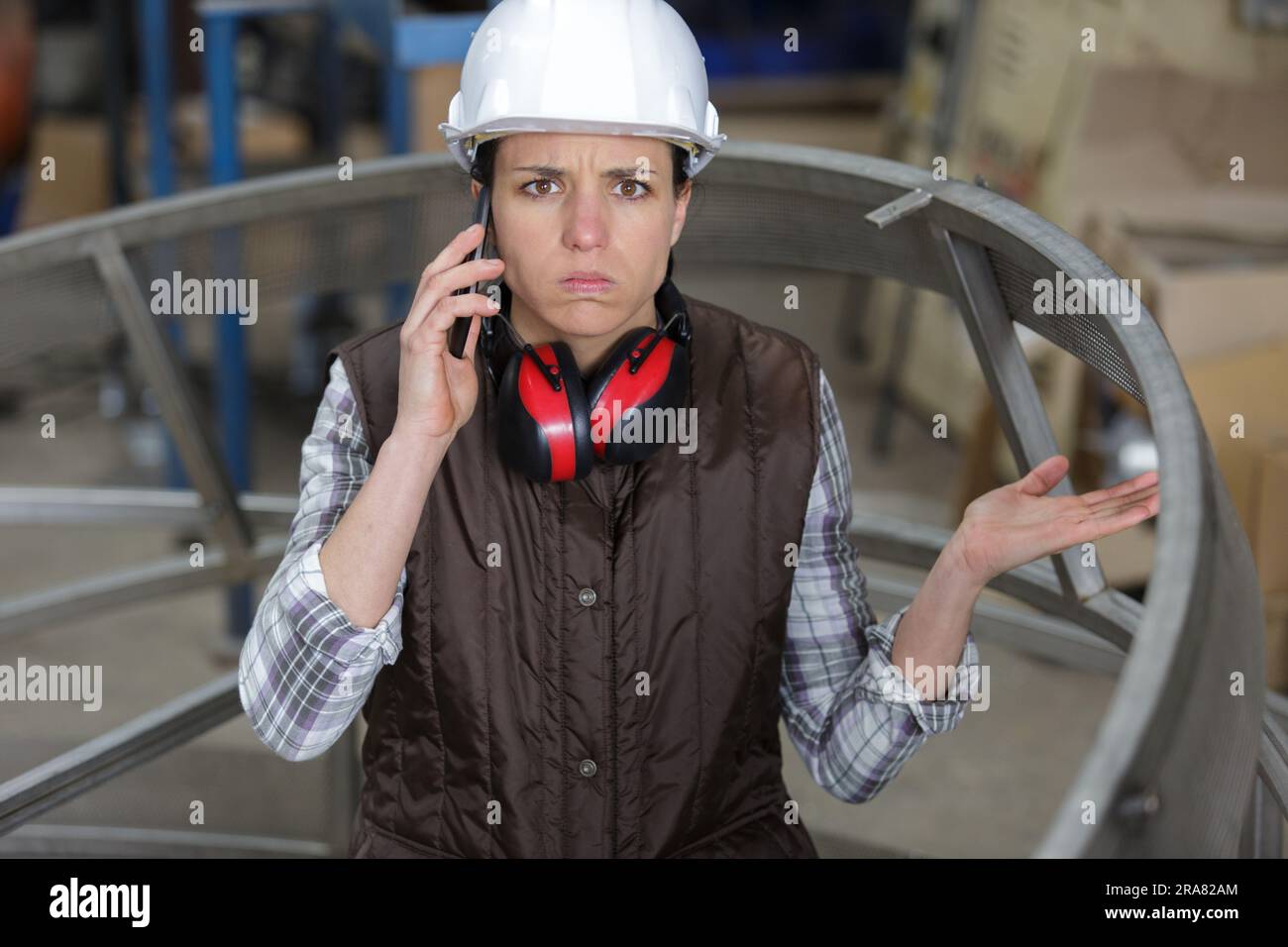 Bemused and unsure hi-res stock photography and images - Alamy