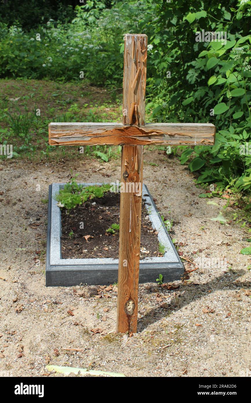 Wooden cross in graveyard hi-res stock photography and images - Alamy