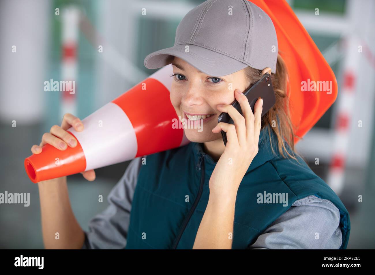 Learner has young worker hi-res stock photography and images - Alamy