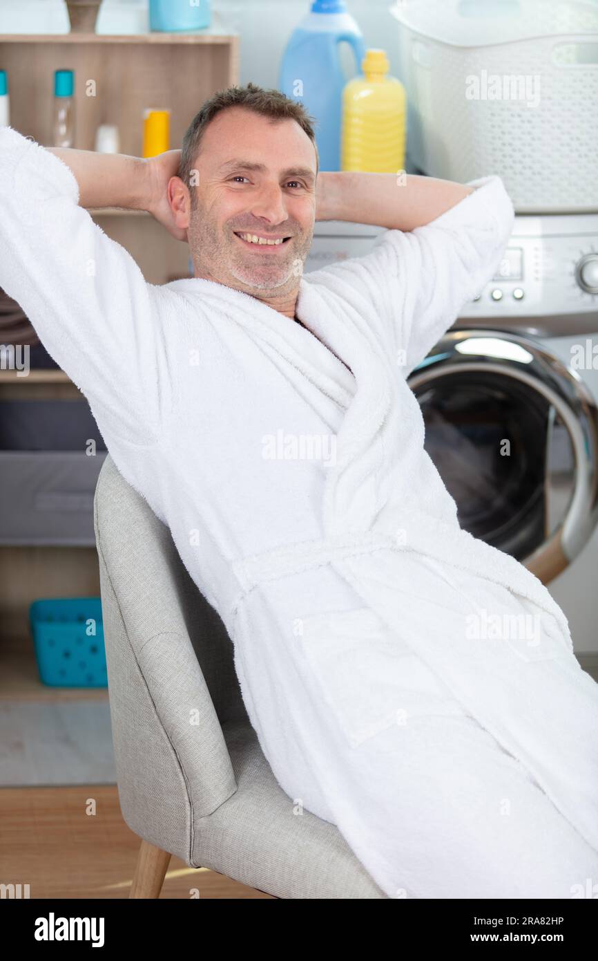 man doing laundry relaxed and confident Stock Photo - Alamy