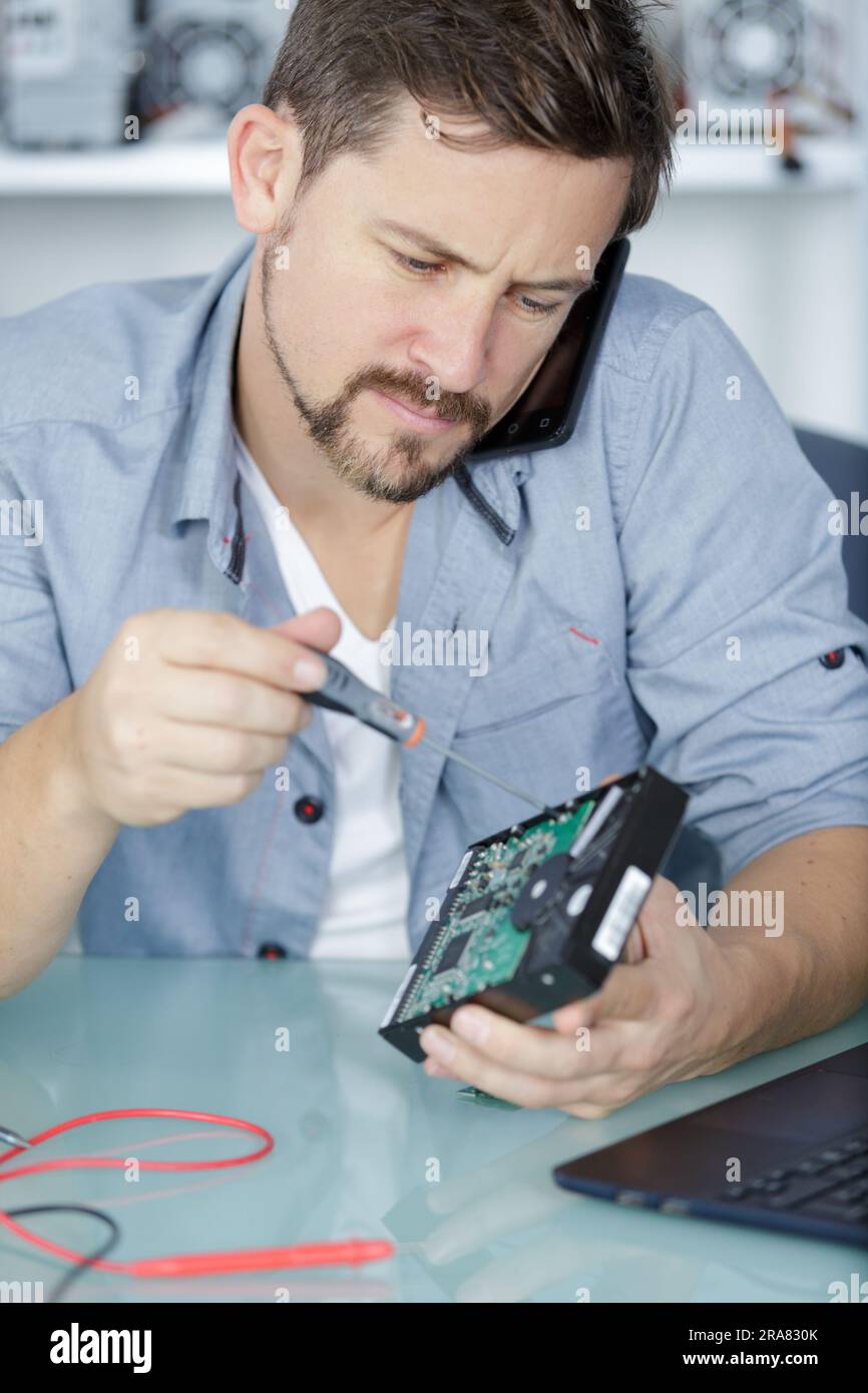 Dismantle mobile phone hi-res stock photography and images - Alamy