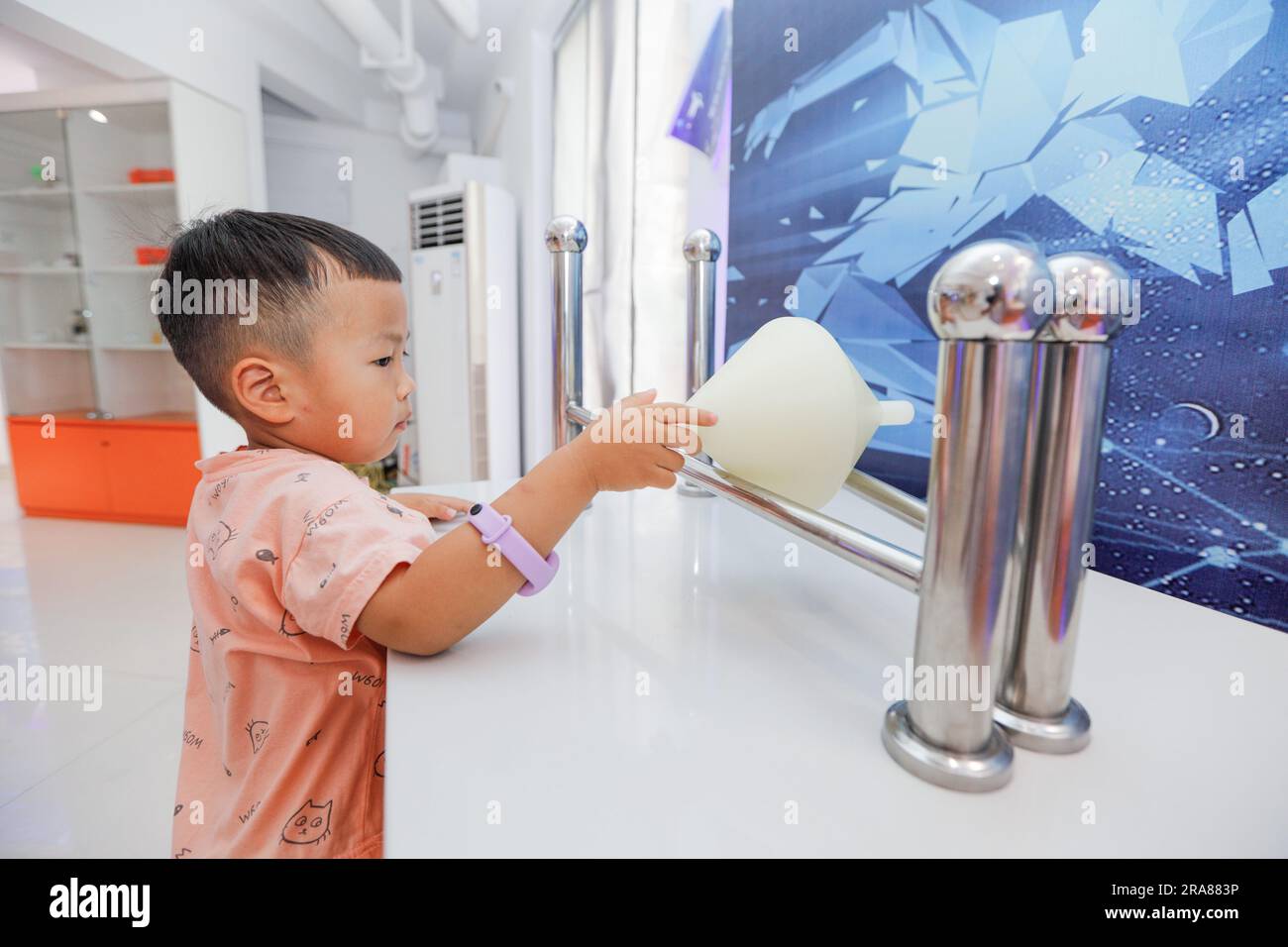 JINAN, CHINA - JULY 1, 2023 - A child experiences popular science ...