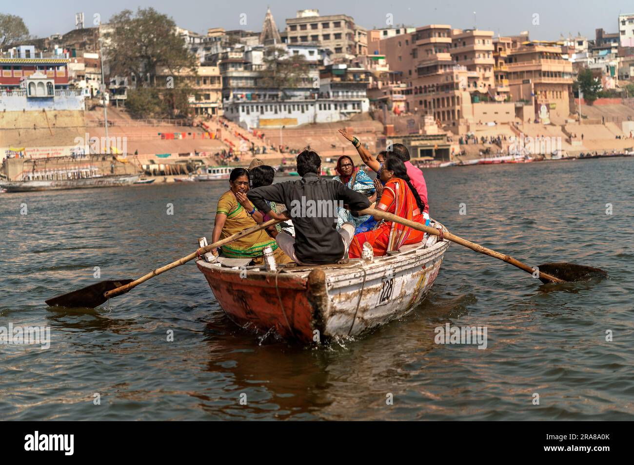 Hindu pilgrims on the banks of the ganges river in hi-res stock ...