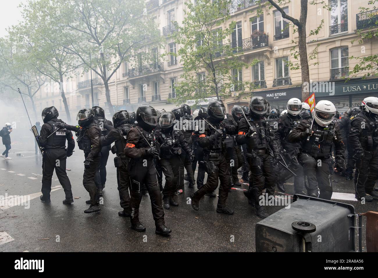 French police forces (Gendarmerie) in Paris during the trade unions ...