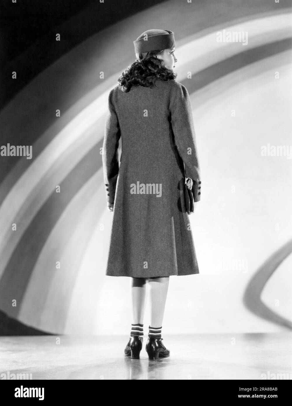 Hollywood, California: 1935 Actress Helen Parrish models a fashionable ...