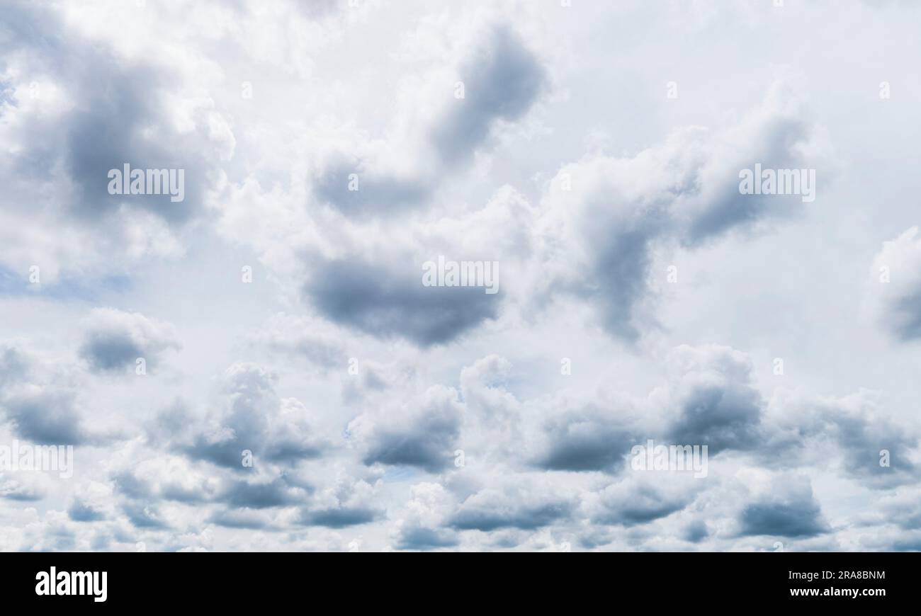 Sky with unstructured cloud shapes in windy weather Stock Photo - Alamy