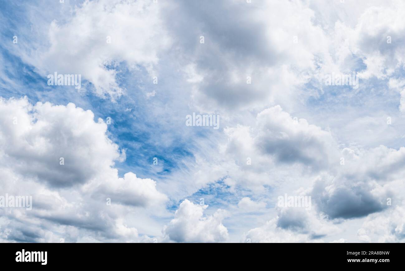 Sky with unstructured cloud shapes in windy weather Stock Photo - Alamy