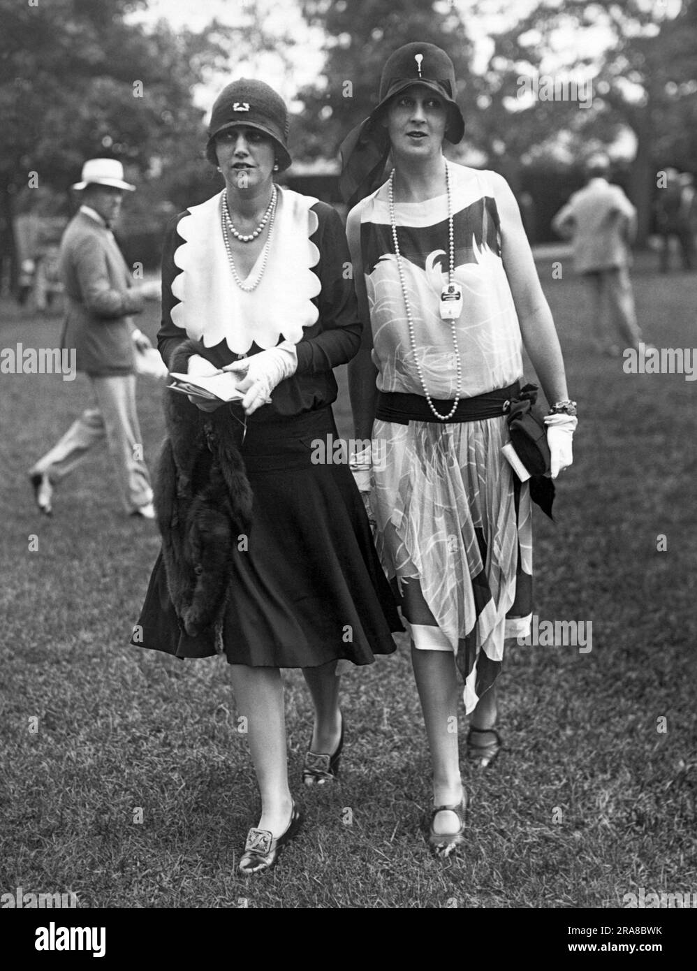 Elmont, New York: c. 1926 New York society women arriving at Belmont ...