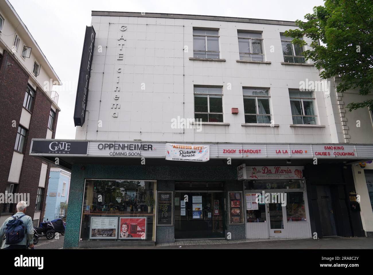 Shopping in notting hill gate hi-res stock photography and images - Alamy