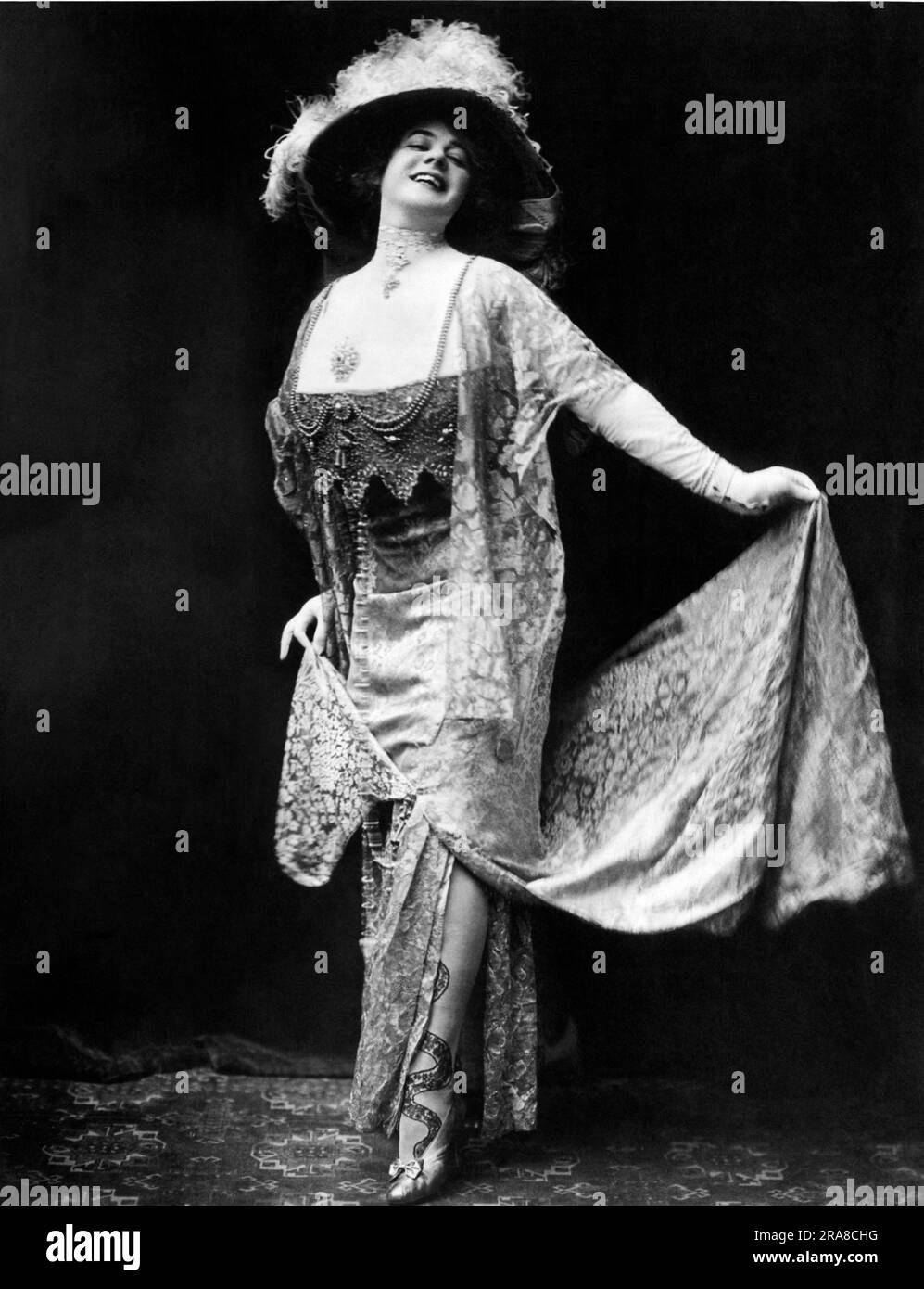 United States: c. 1909 Canadian singer and vaudeville performer Eva ...