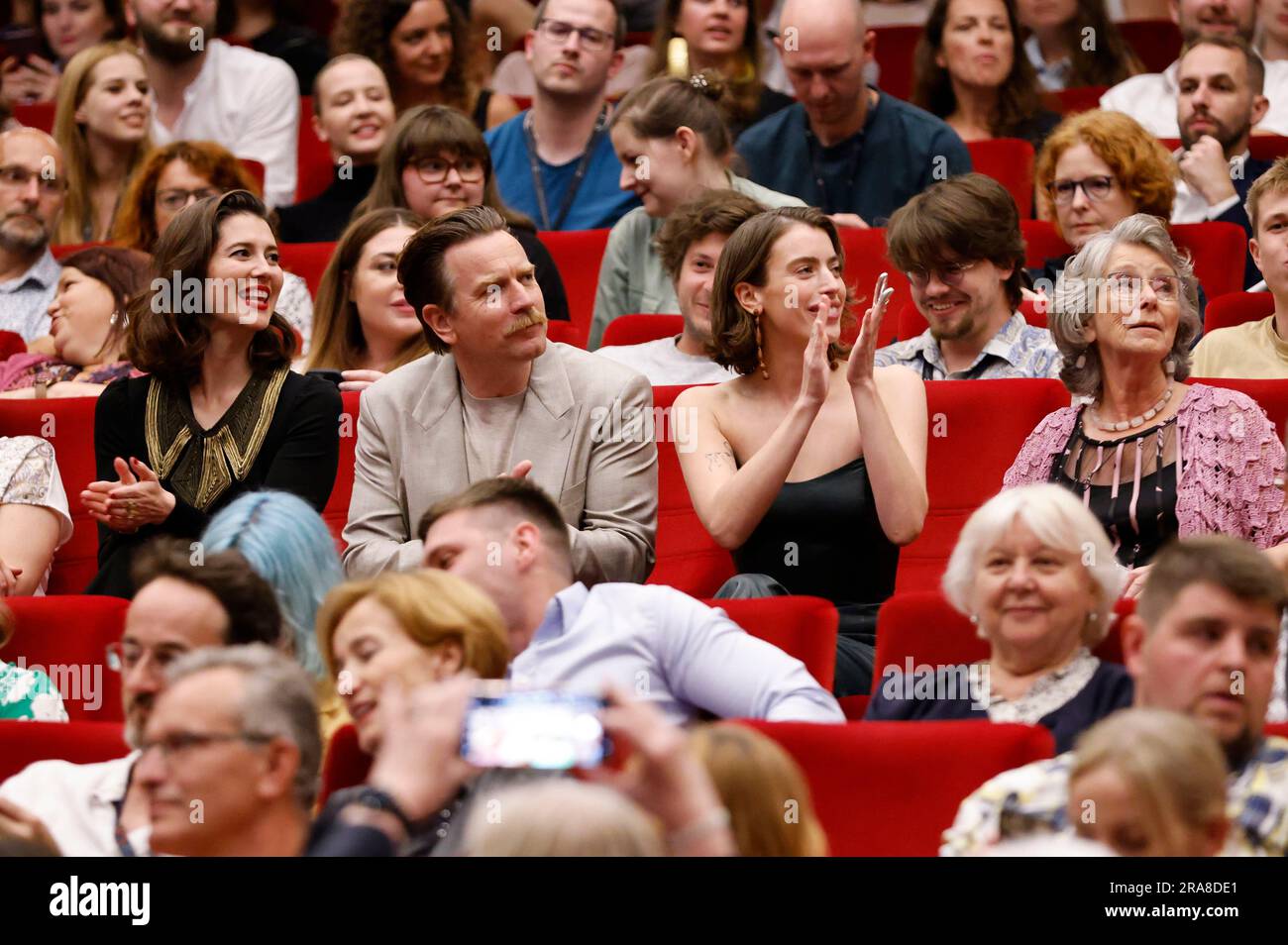 Mary Elizabeth Winstead, Ewan McGregor, Clara Mathilde McGregor und ...