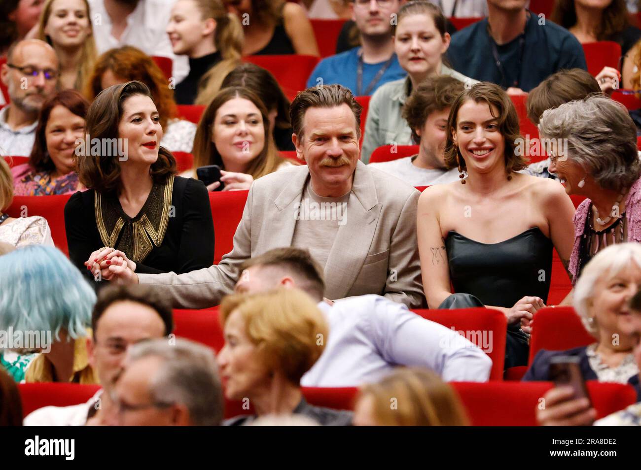Mary Elizabeth Winstead, Ewan McGregor und Clara Mathilde McGregor beim ...