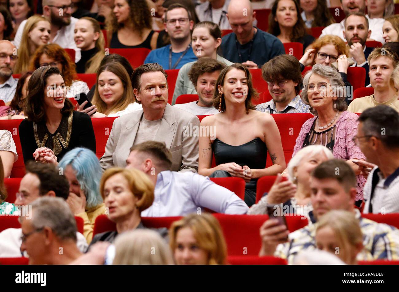 Mary Elizabeth Winstead, Ewan McGregor, Clara Mathilde McGregor und ...