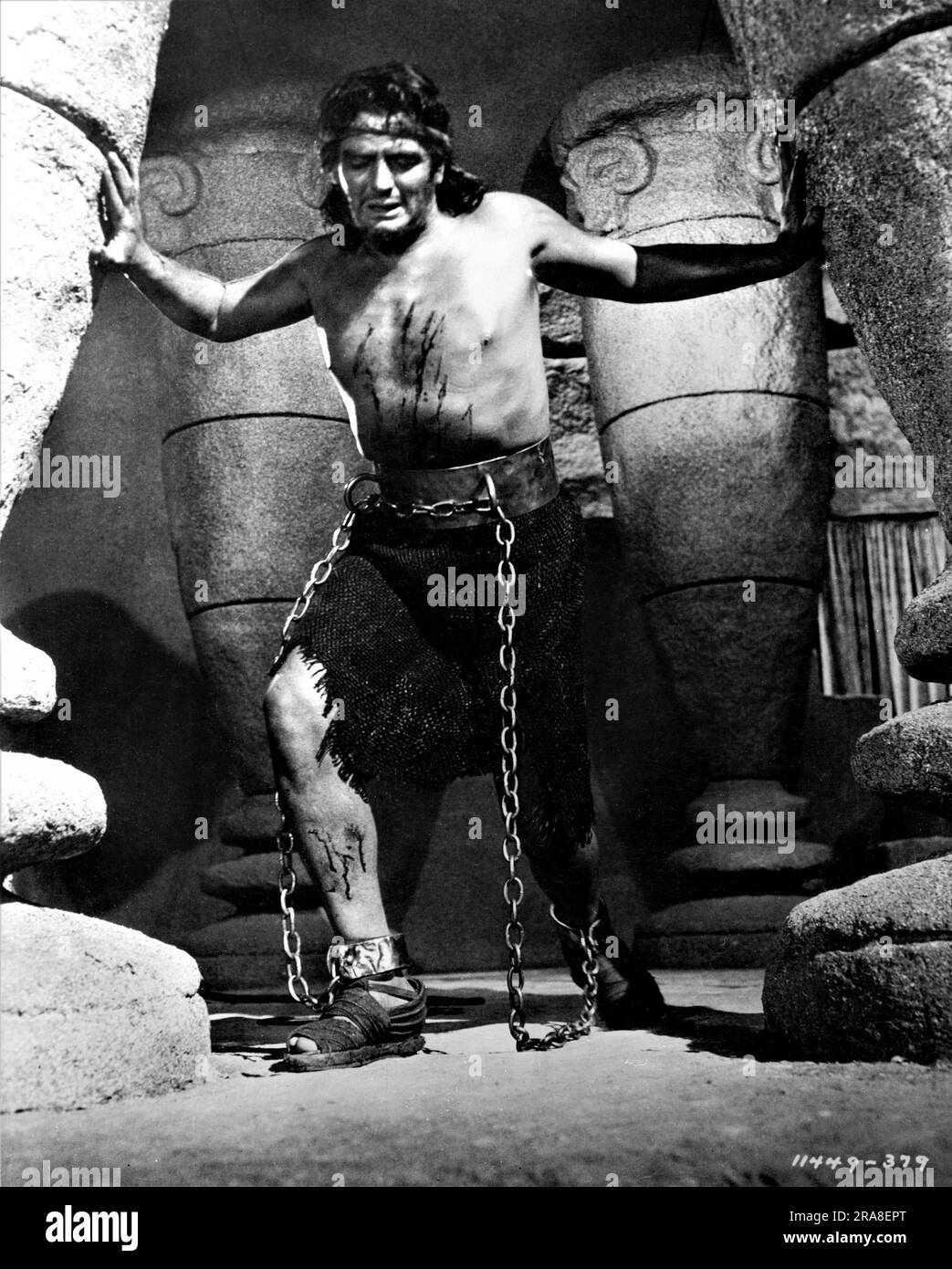 VICTOR MATURE destroying the temple in SAMSON AND DELILAH 1949 director CECIL B. DeMILLE music ...