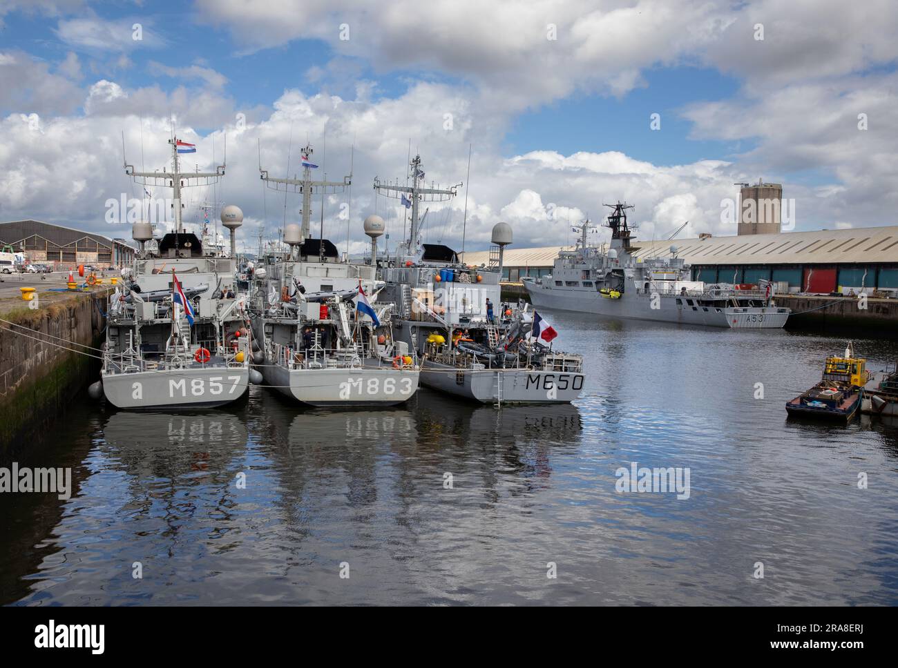 Royal Netherlands Navy HNLMS Makkum (M857), HNLMS Vlaardingen (M863 ...