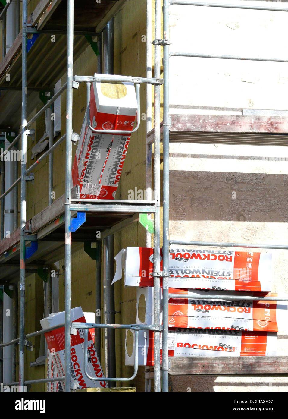 Residential building Exterior insulation, scaffolding Stock Photo - Alamy