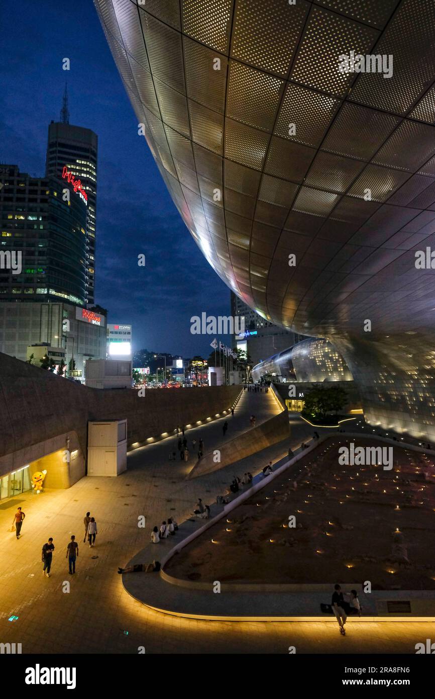 Building designed by zaha hadid hi-res stock photography and images - Alamy