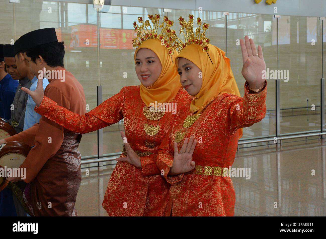 (230702) -- BANDAR SERI BEGAWAN, July 2, 2023 (Xinhua) -- Performers ...