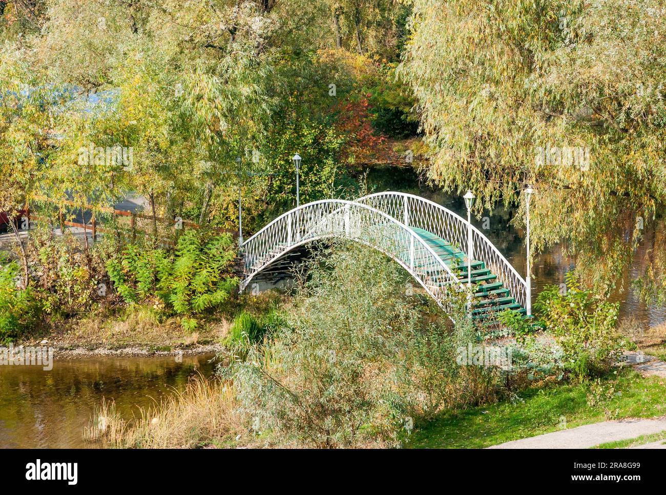 Curved bridge hi-res stock photography and images - Alamy
