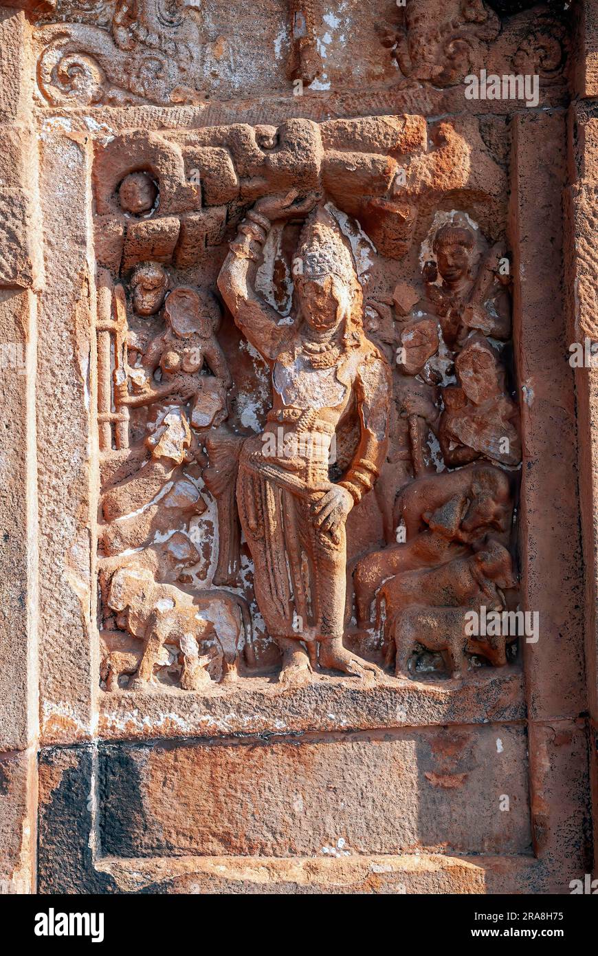 Krishna lifted Govardhana hill, Sculptures in the Upper Shivalaya ...