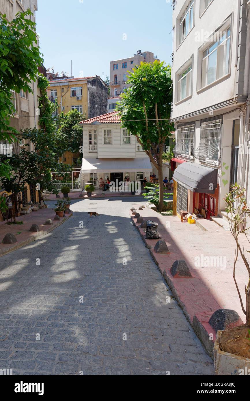 Cafe culture in istanbul hi-res stock photography and images - Alamy