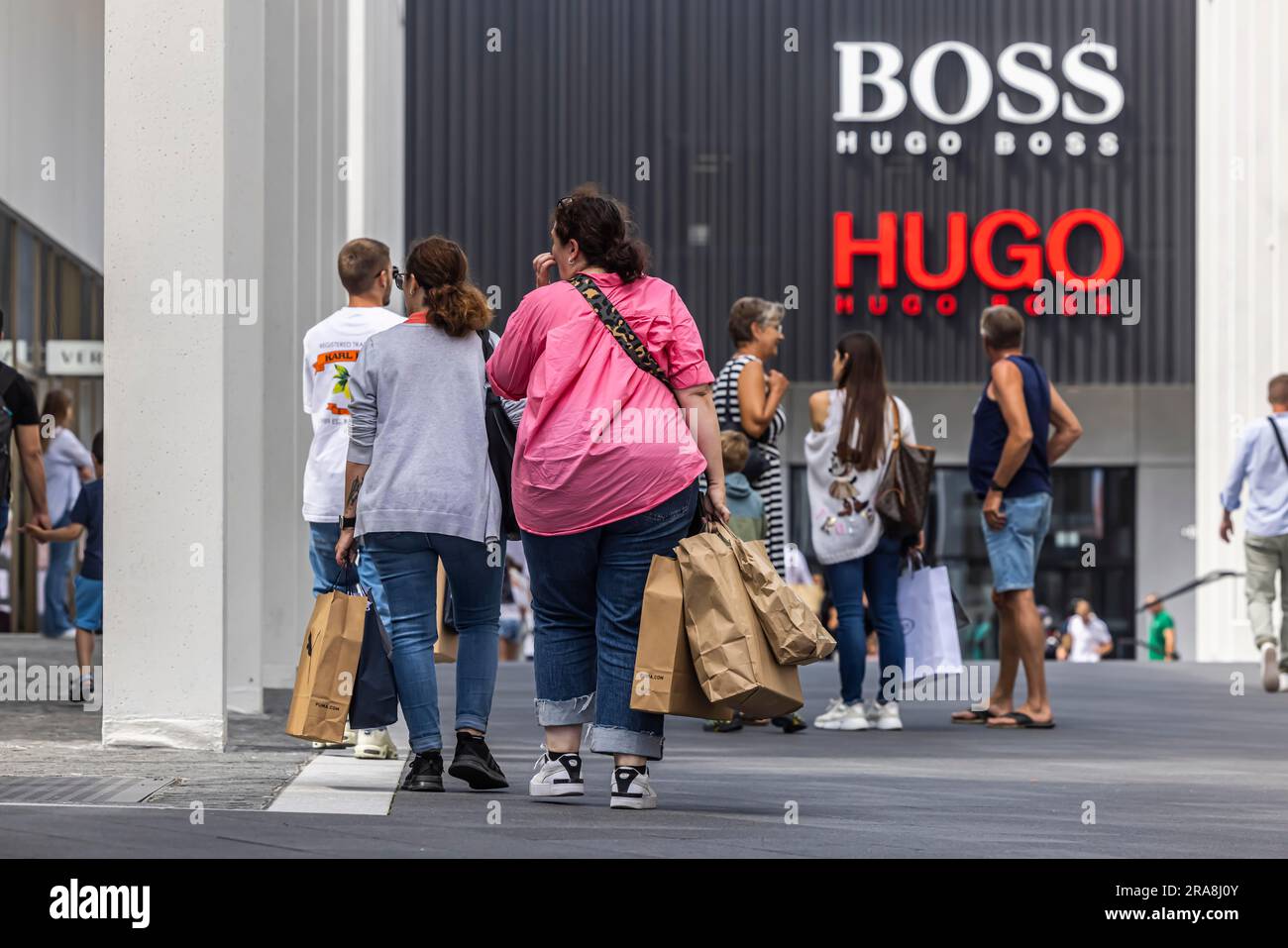 Outletcity with more than 80 premium and luxury brands, mainly clothing ...