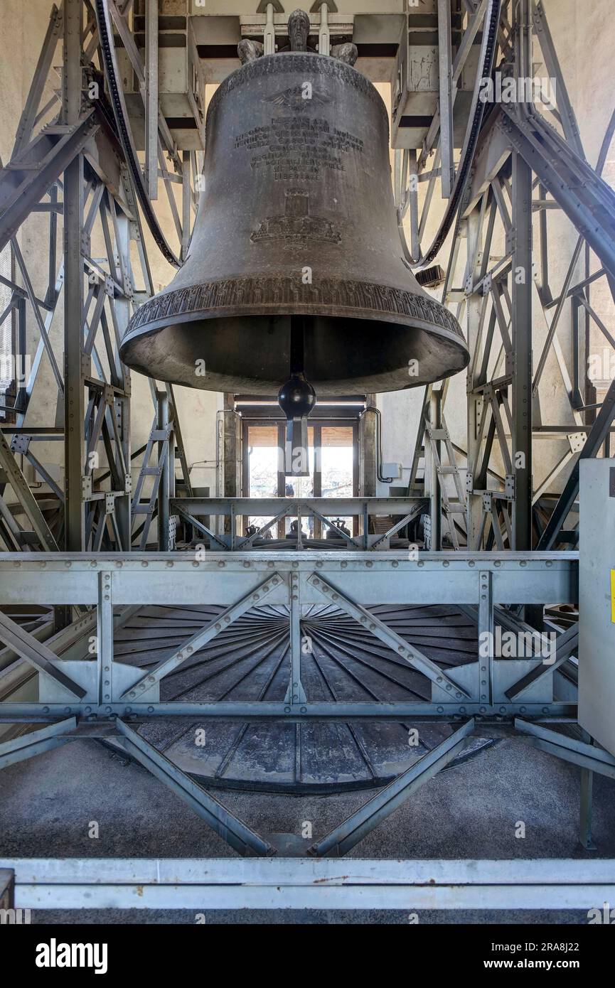 The Pummerin in the north tower of St. Stephen's Cathedral, the largest ...