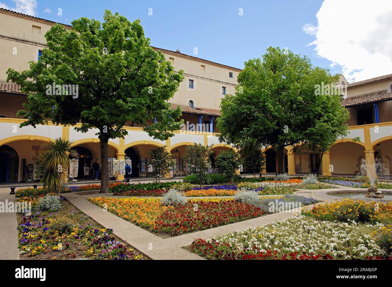 Van gogh arles garden hi-res stock photography and images - Alamy