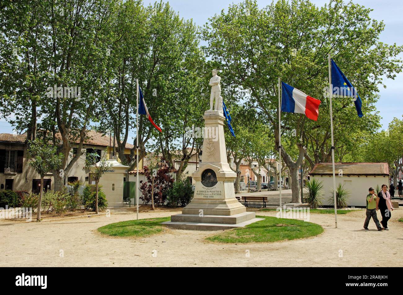 Fallen Monument, Aigues-Mortes, Camargue, Gard, Languedoc-Roussillon ...