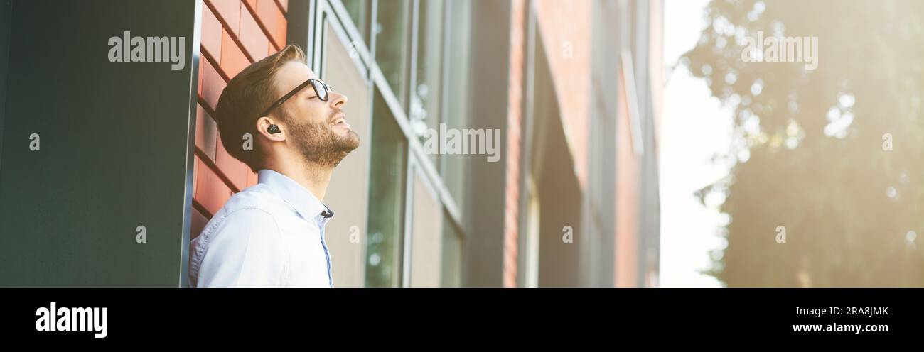 Side view portrait attractive happy hi-res stock photography and images ...