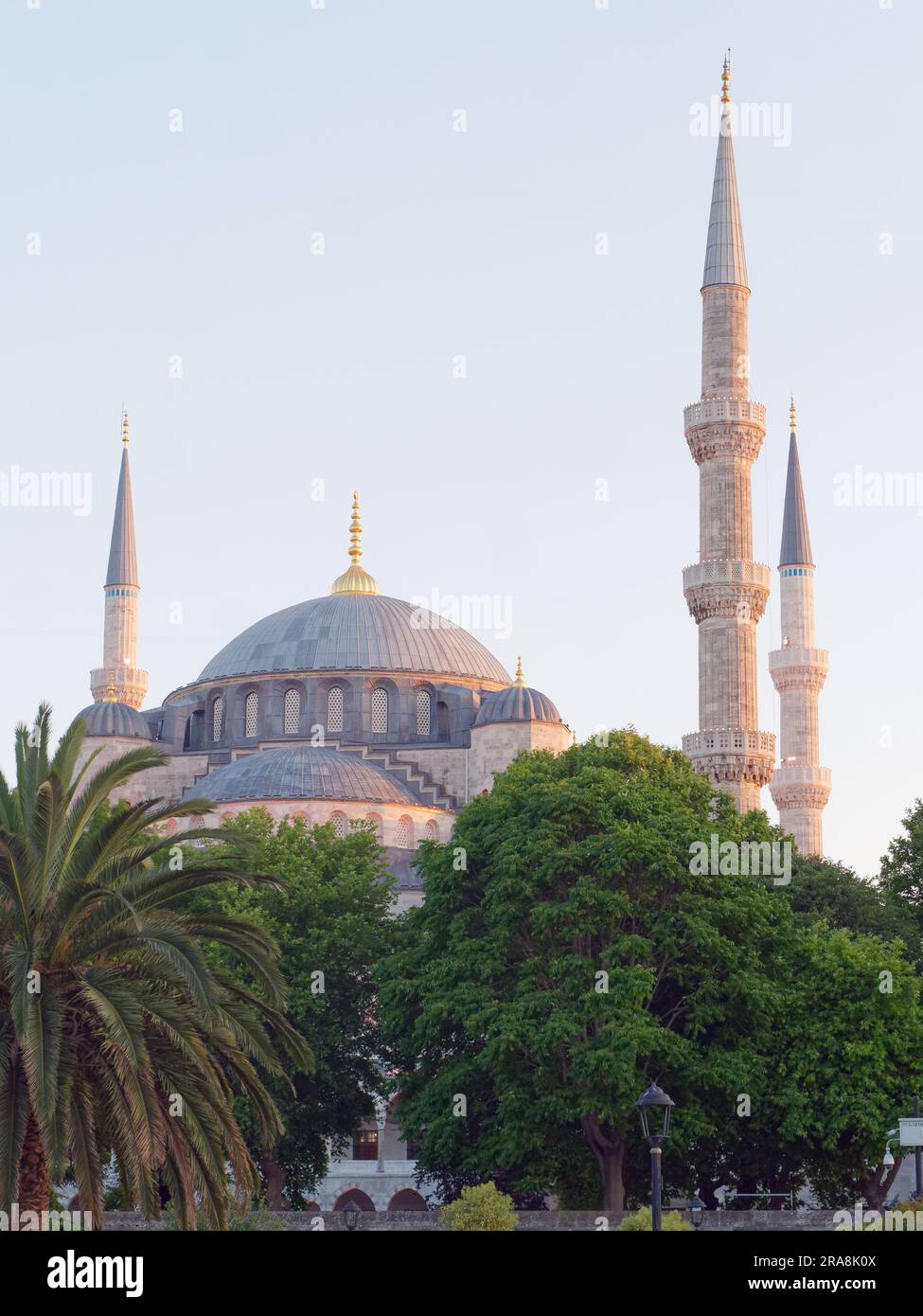 Mosque exterior hi-res stock photography and images - Alamy