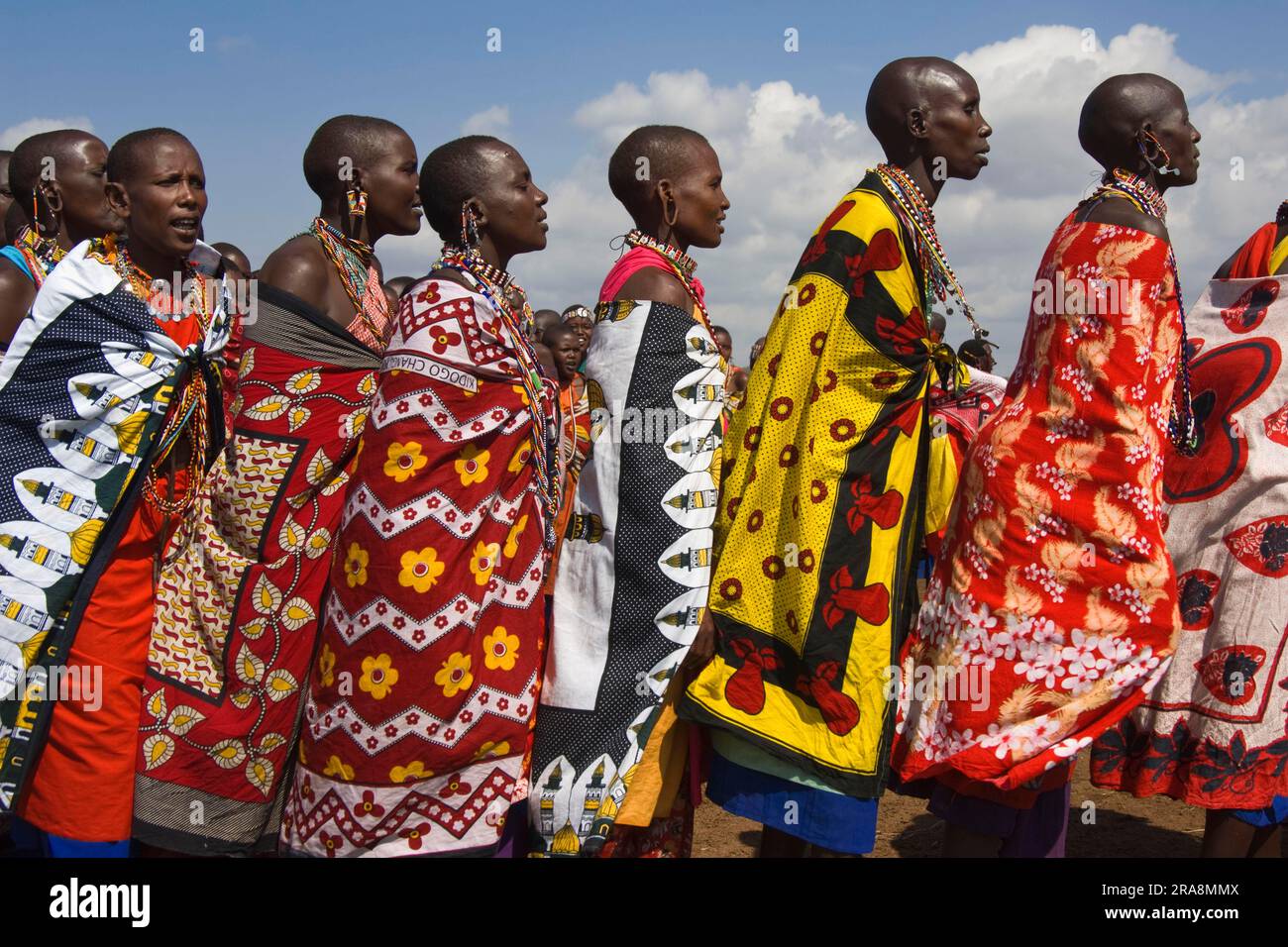 Masai woman dance hi-res stock photography and images - Alamy