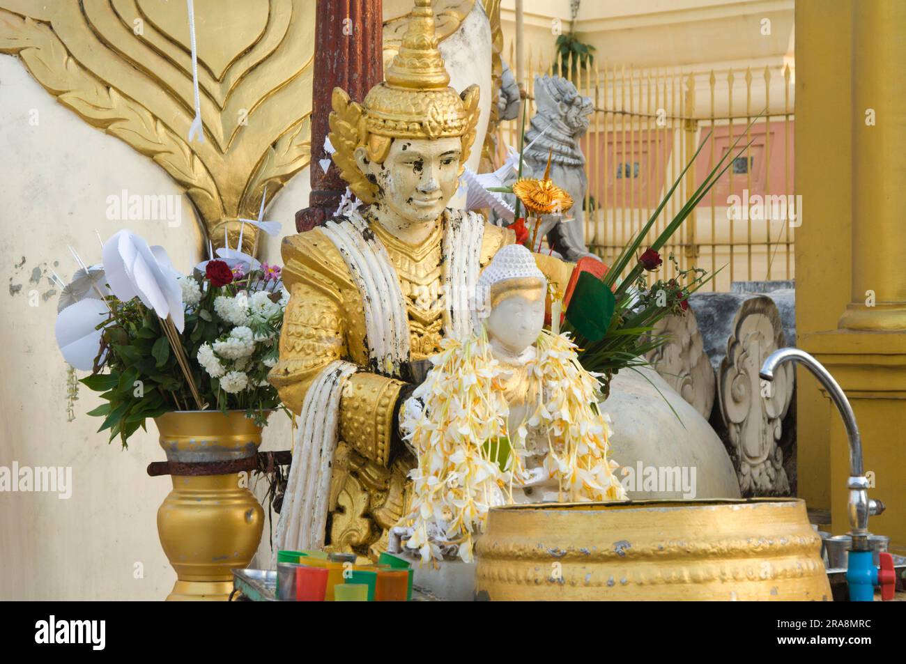 Planetary post for Mercury, Temple of Buddha Konagamana, Shwedagon ...