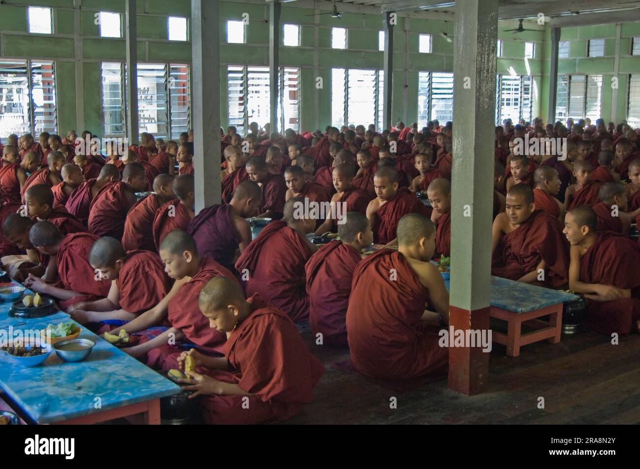 Buddhist monks eating in the refectory, Mahagandayon Monastery ...