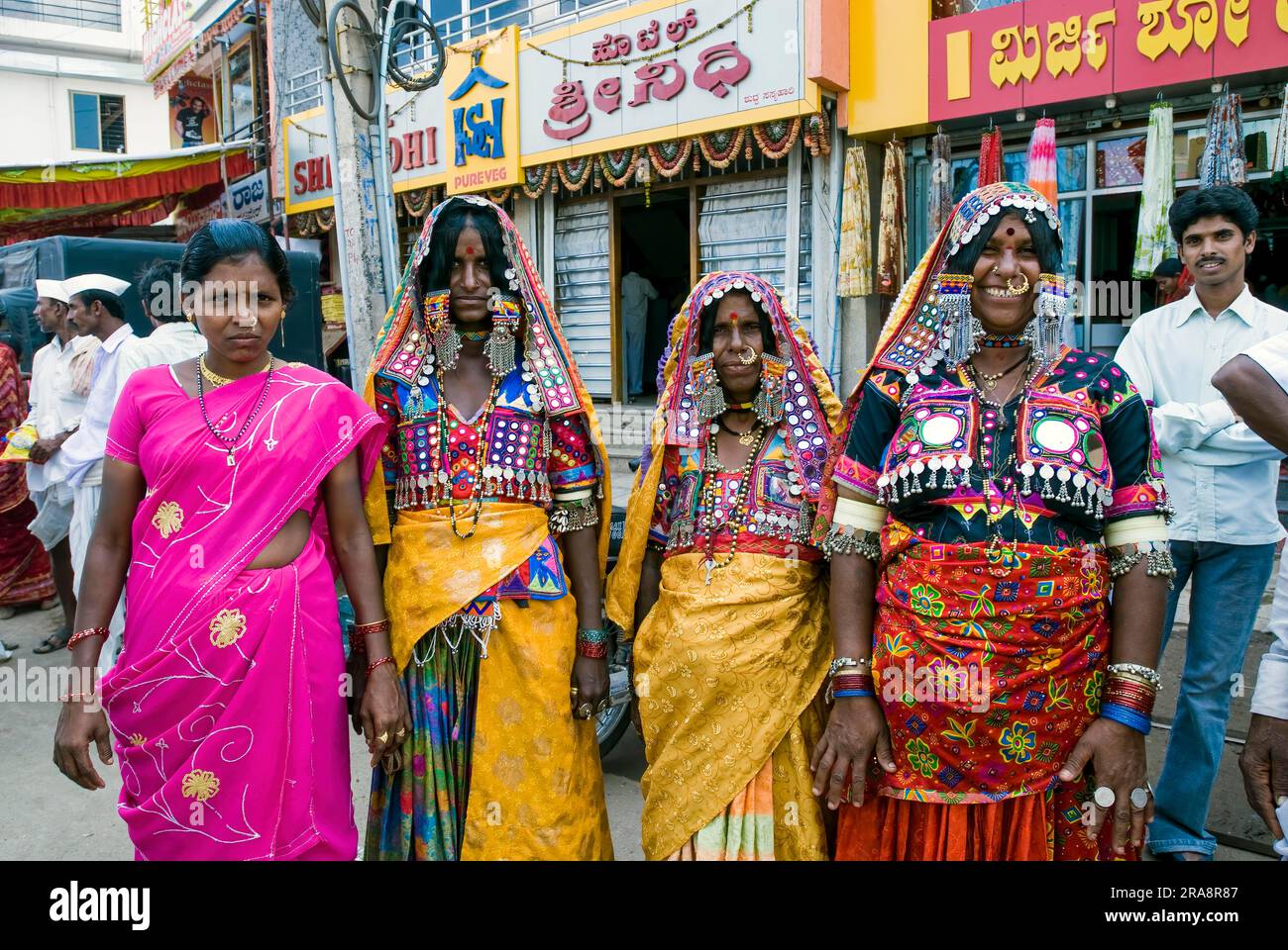 Lambadi karnataka hi-res stock photography and images - Alamy