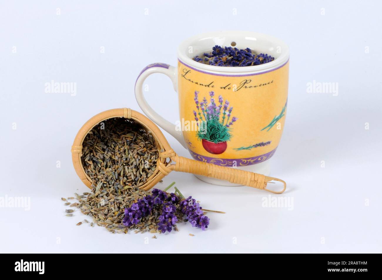 Cup of lavender tea (Lavandula angustifolia Stock Photo - Alamy