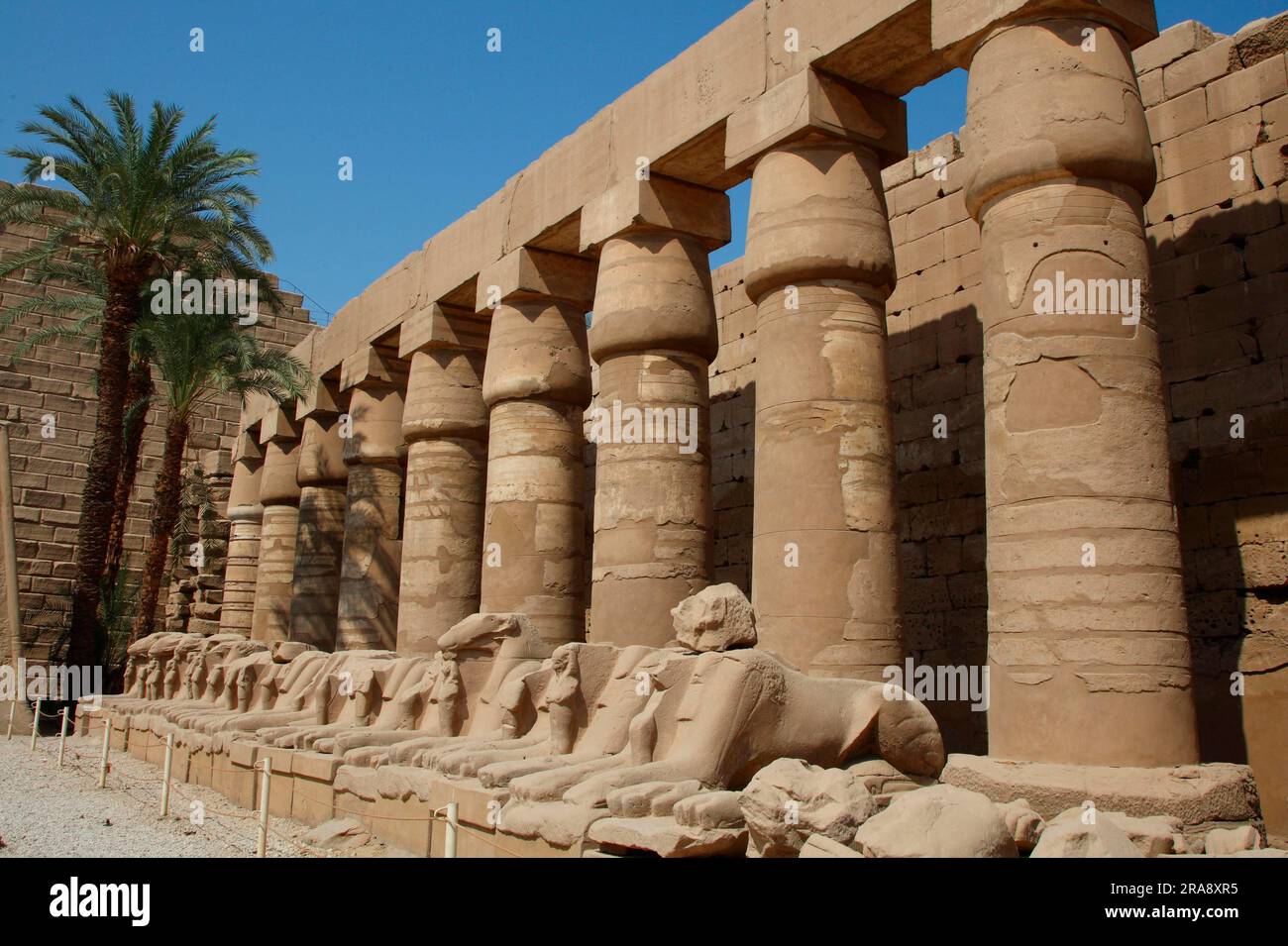 Egyptian art karnak temple complex hi-res stock photography and images ...