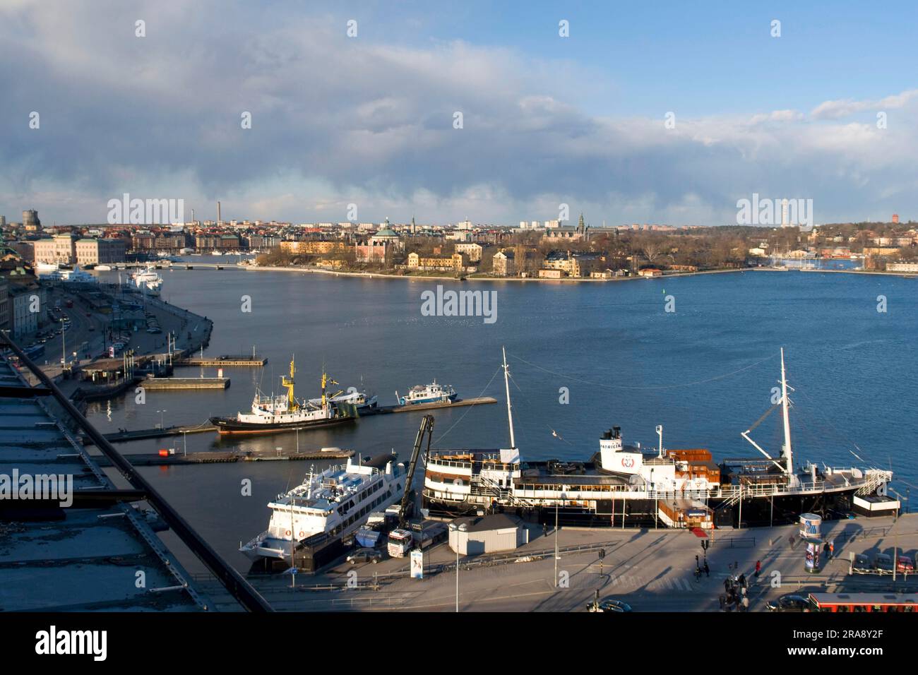 Boats at Skeppsbrokajen pier, in Strommen, Skeppsholmen, Stockholm ...