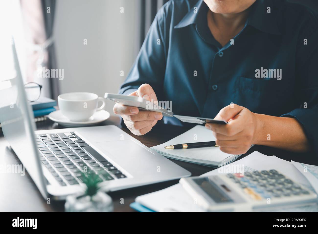 Using banking hi-res stock photography and images - Alamy