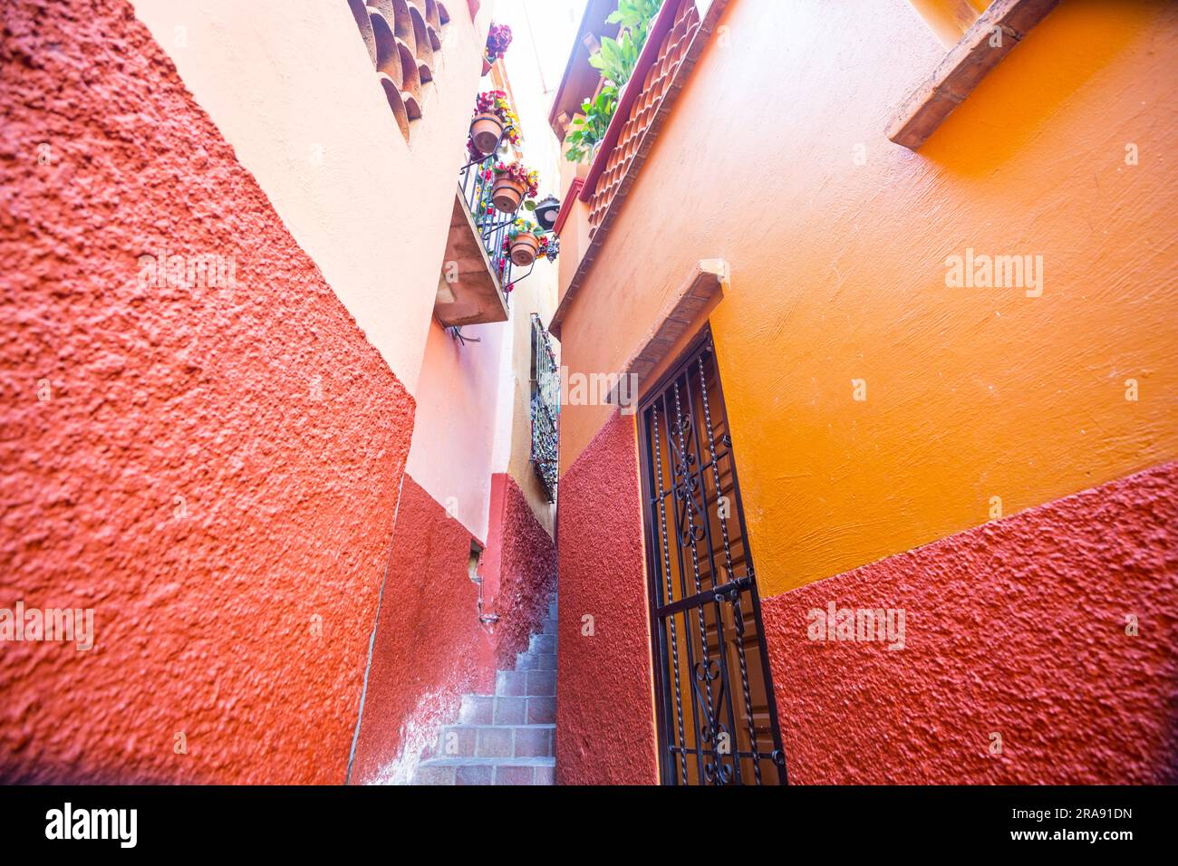 Colonial historical city Guanajuato, famous Alley of the Kiss (Callejon ...