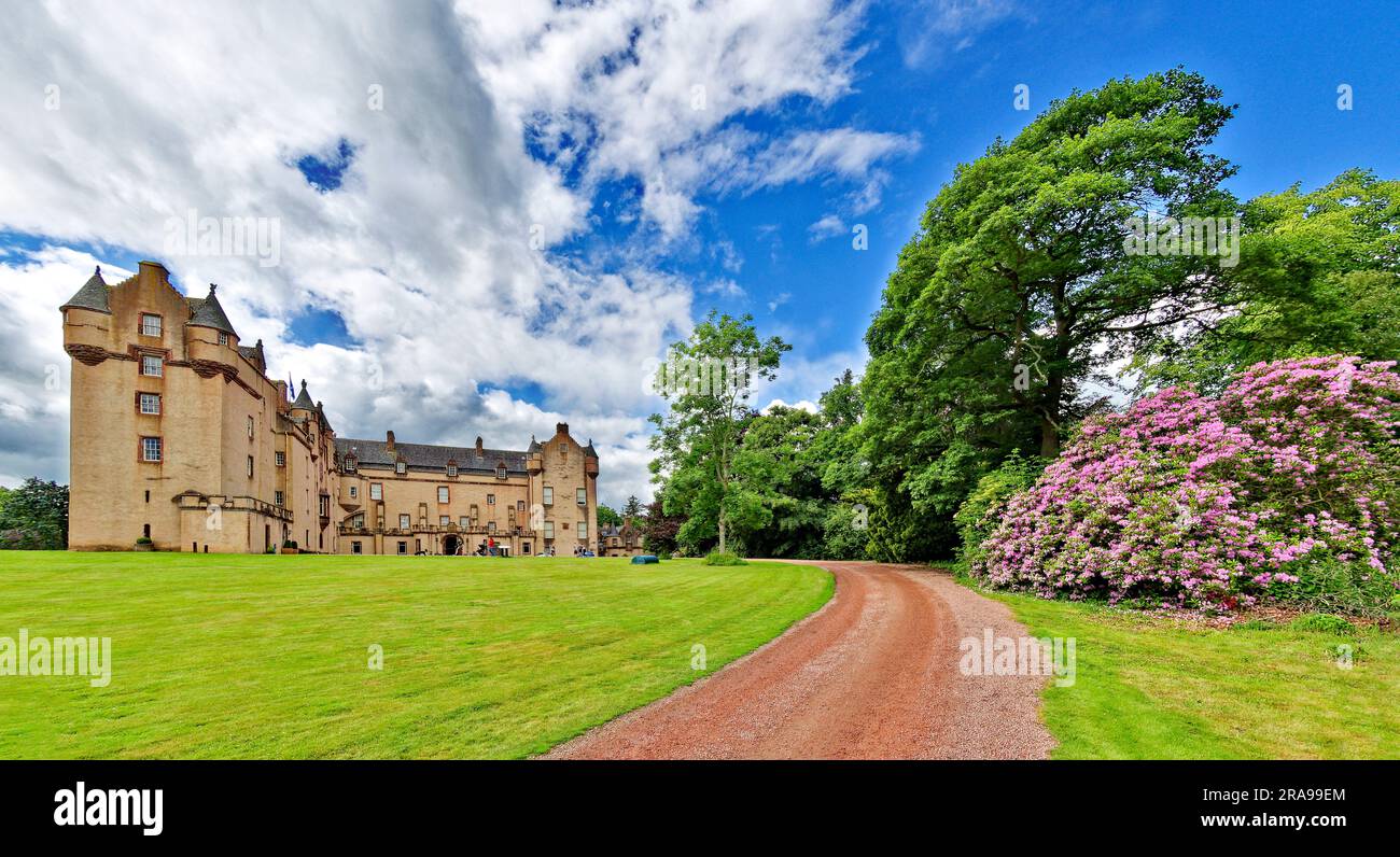 Fyvie castle front hi-res stock photography and images - Alamy