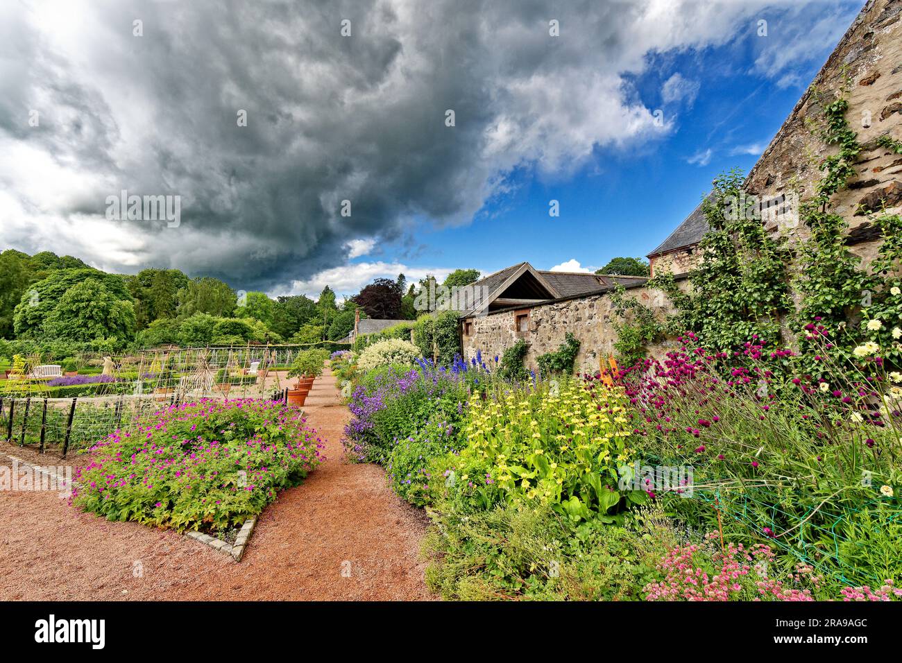 Fyvie castle walled garden hi-res stock photography and images - Alamy