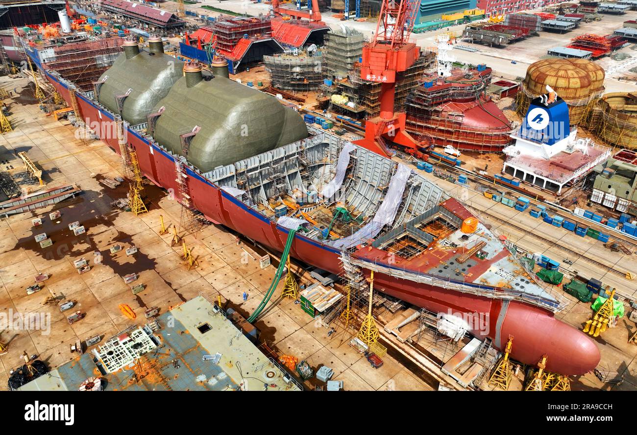 SUZHOU, CHINA - JULY 2, 2023 - LPG ships and bulk carriers are under ...