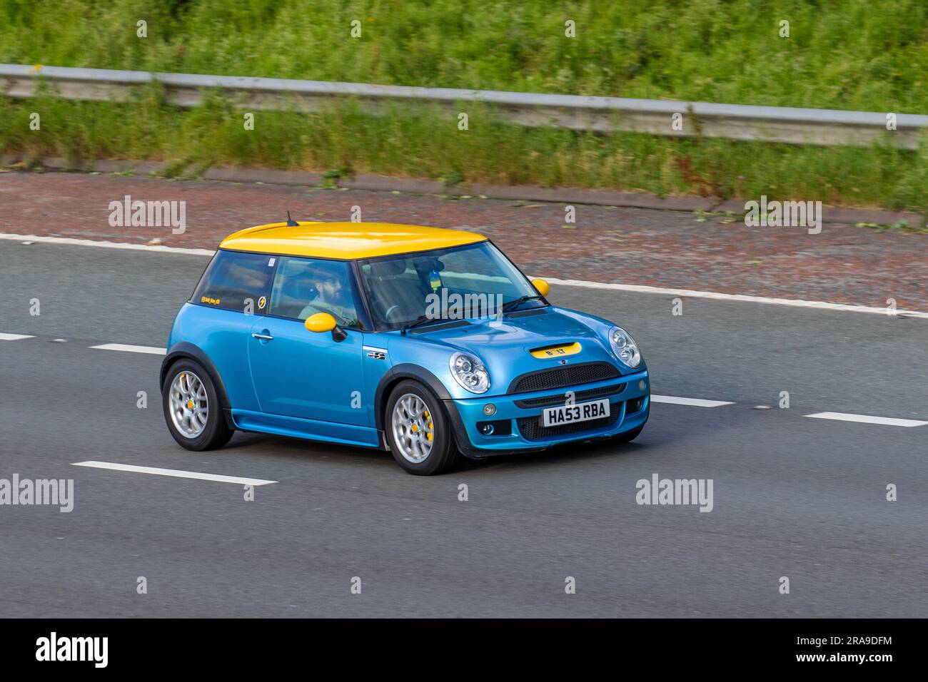 6 seater car family hi-res stock photography and images - Alamy