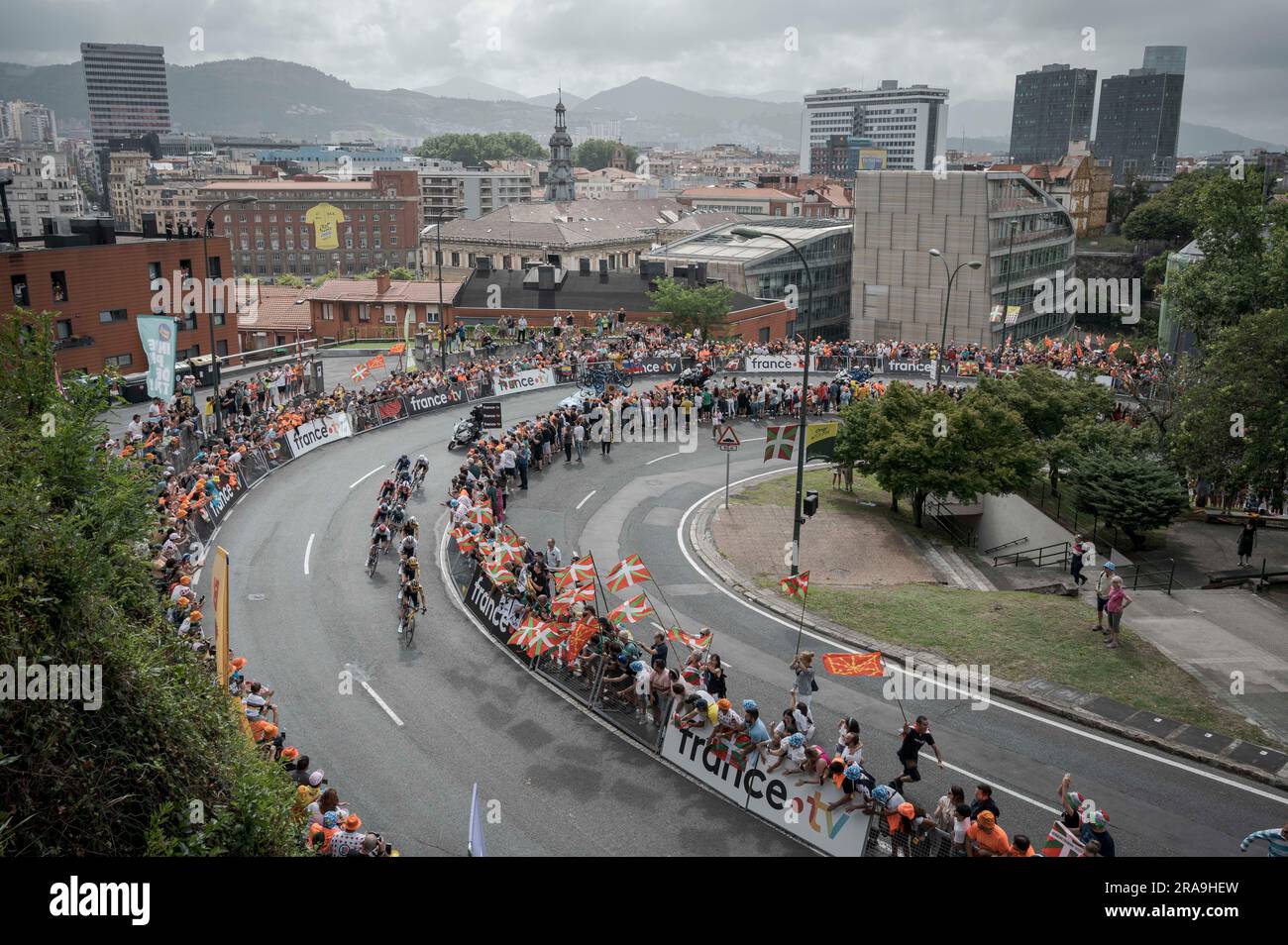 Bilbao finish hi-res stock photography and images - Alamy