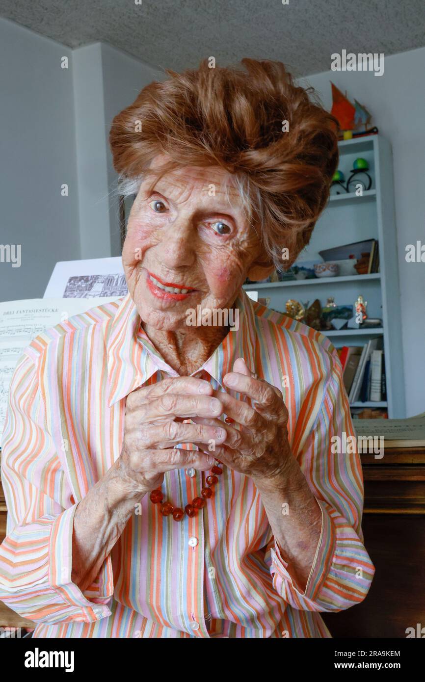 109 ans hi-res stock photography and images - Alamy