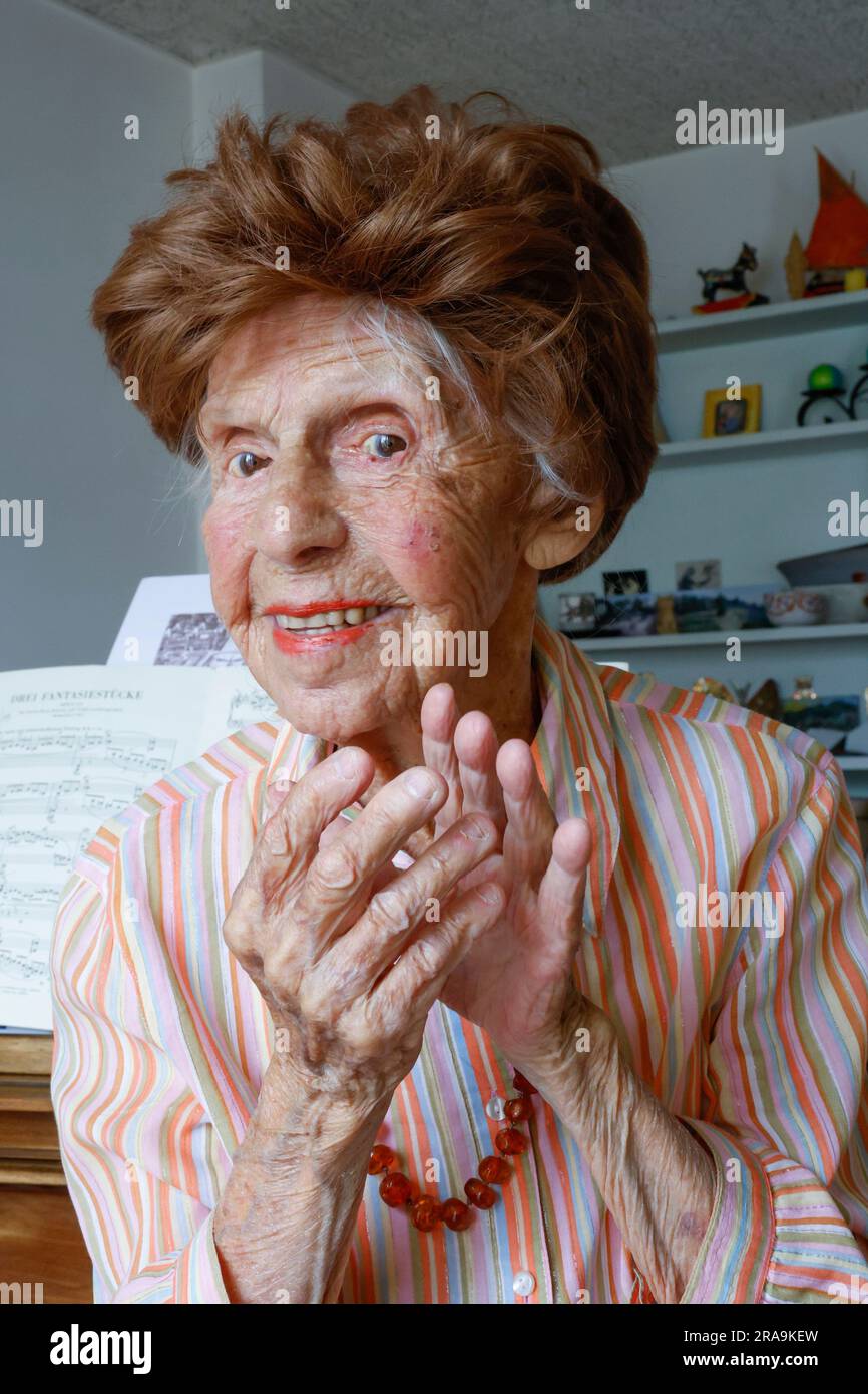 109 ans hi-res stock photography and images - Alamy